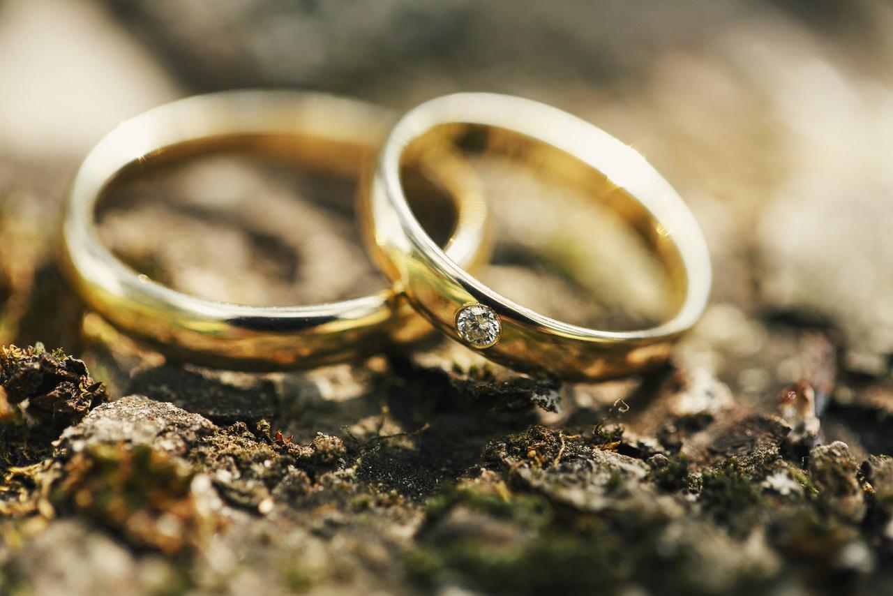 Brillantes Beneficios de las bodas de oro - Bienestar Cósmico